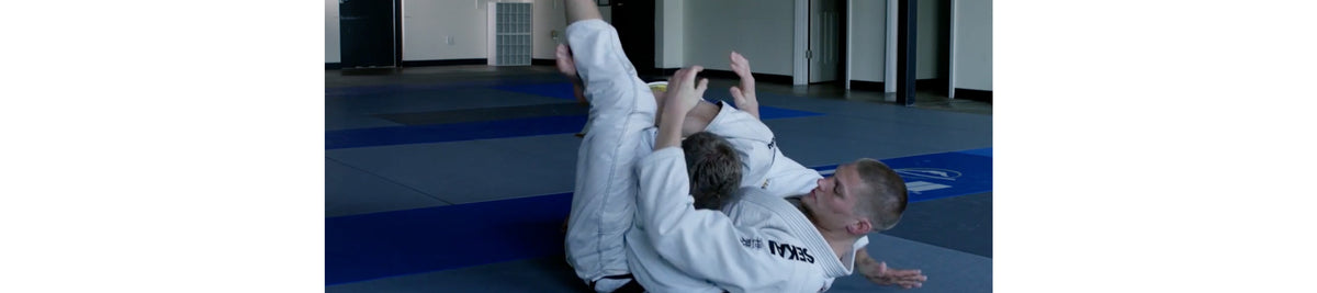 HOW TO DO A TRIANGLE CHOKE